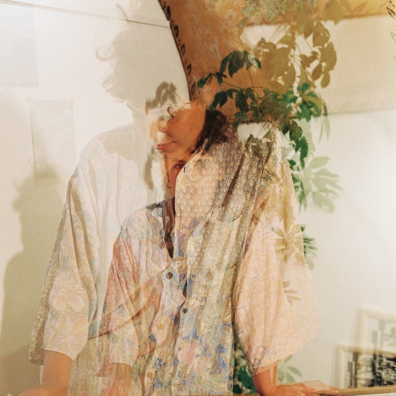 Helena Tahir – Galerija Nočna izložba Pešak | Night Window Display ...